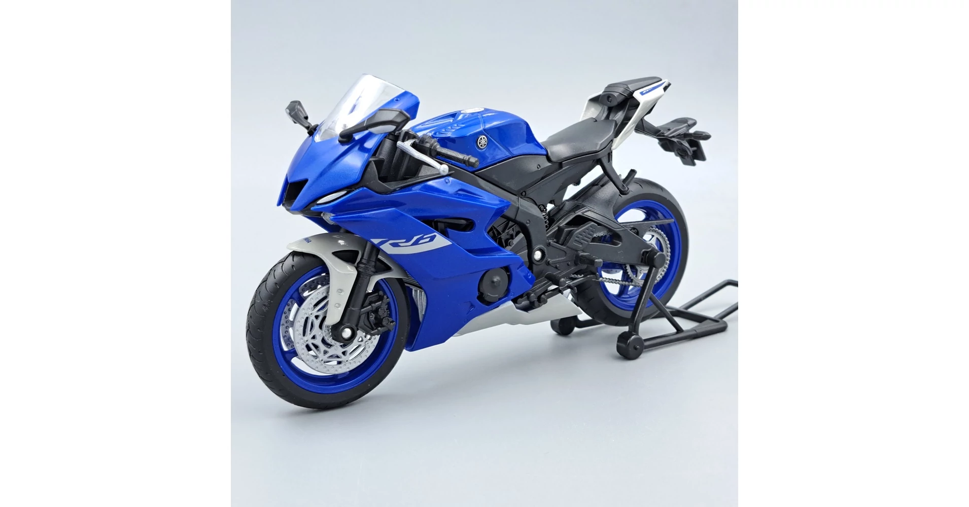 Yamaha YZF-R6 Welly modellmotor 1:12 méretarányos kivitelben