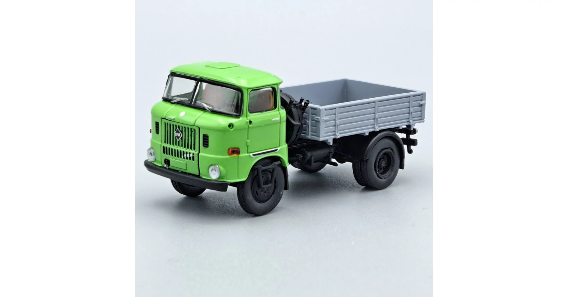 IFA W50 fém modell autó 1:87-es méretben
