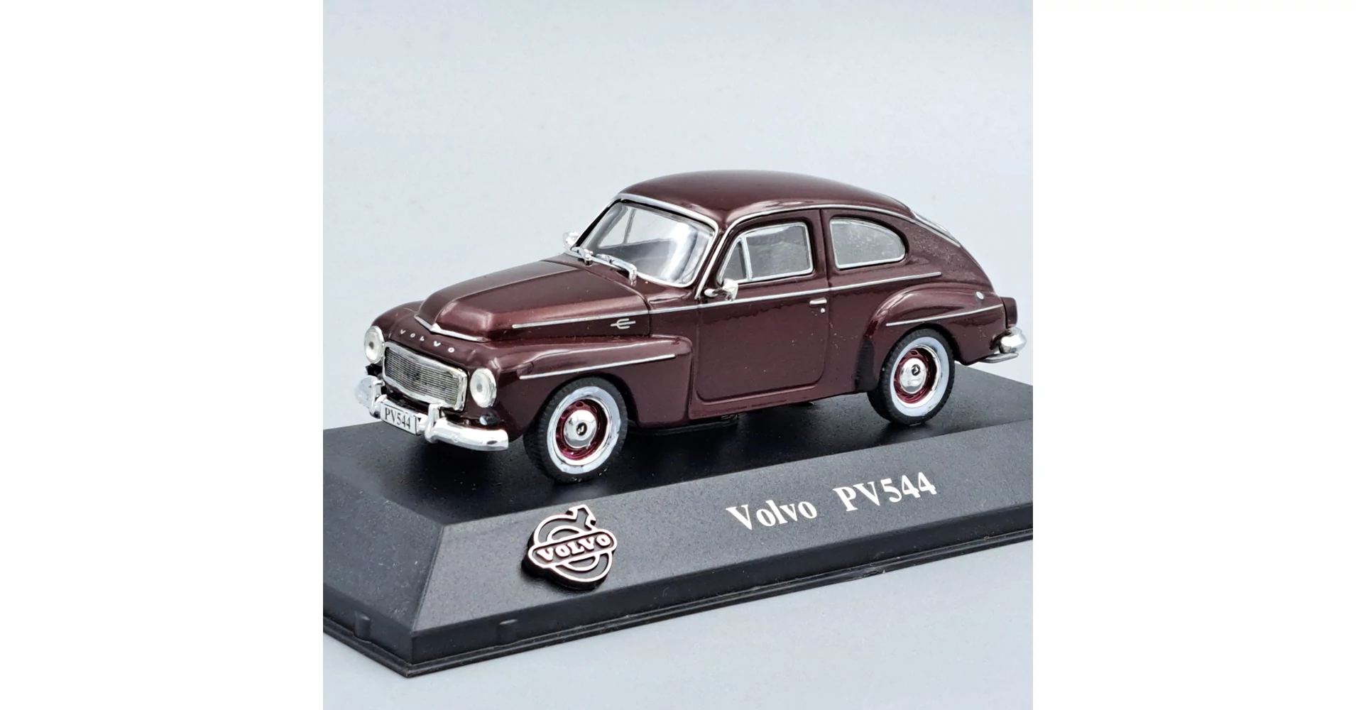 Volvo PV544 fém modell autó 1:43-as méretben