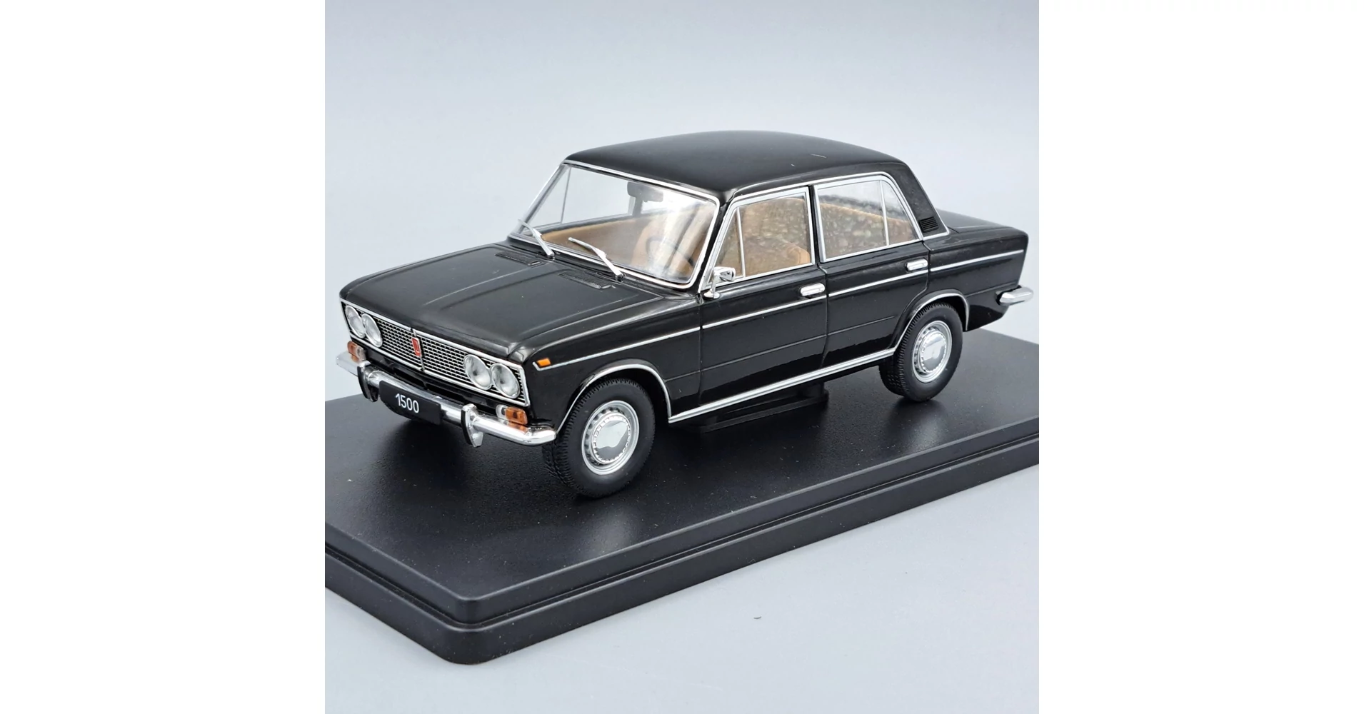 Lada 1500 fém modell autó 1:24-es méretben