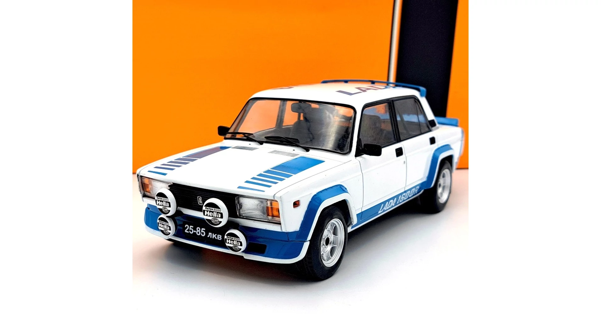 Lada 2105 VFTS IXO modell autó 1:18 méretarányos kivitelben