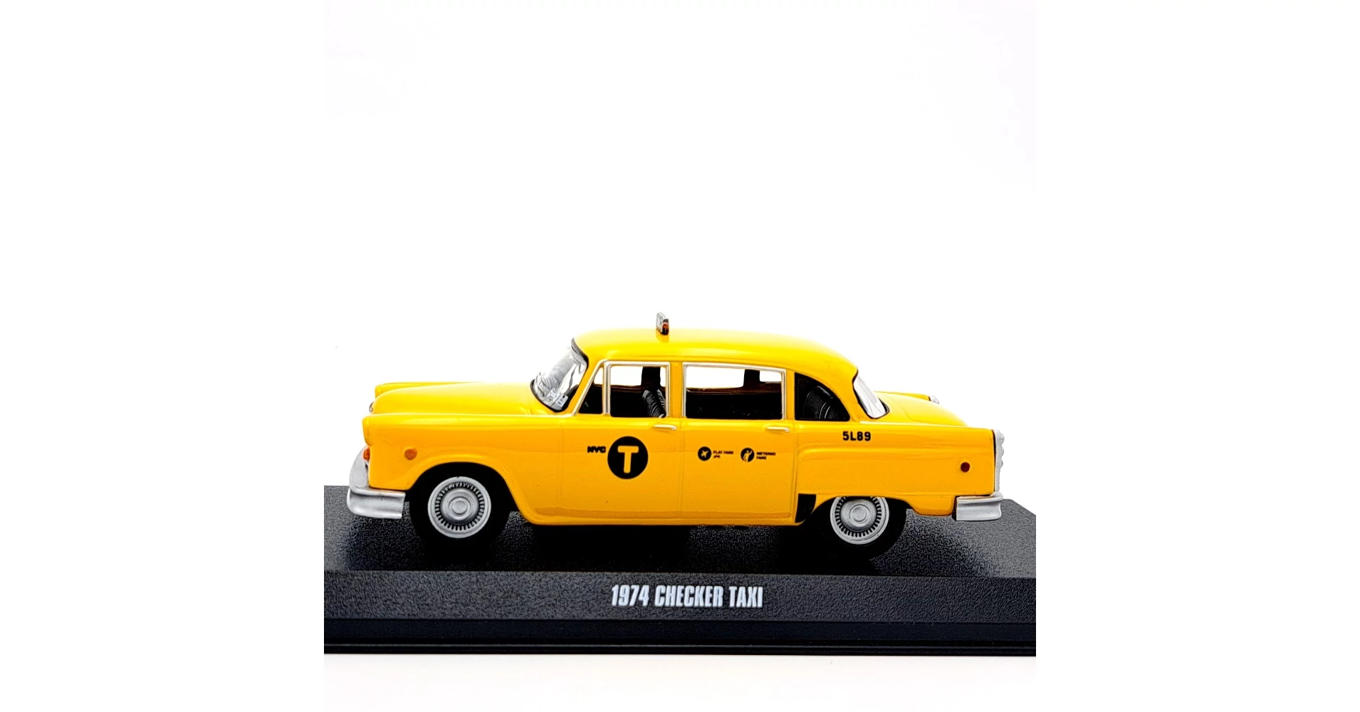 Checker Taxi 1974 modell autó méretarányos kivitelben