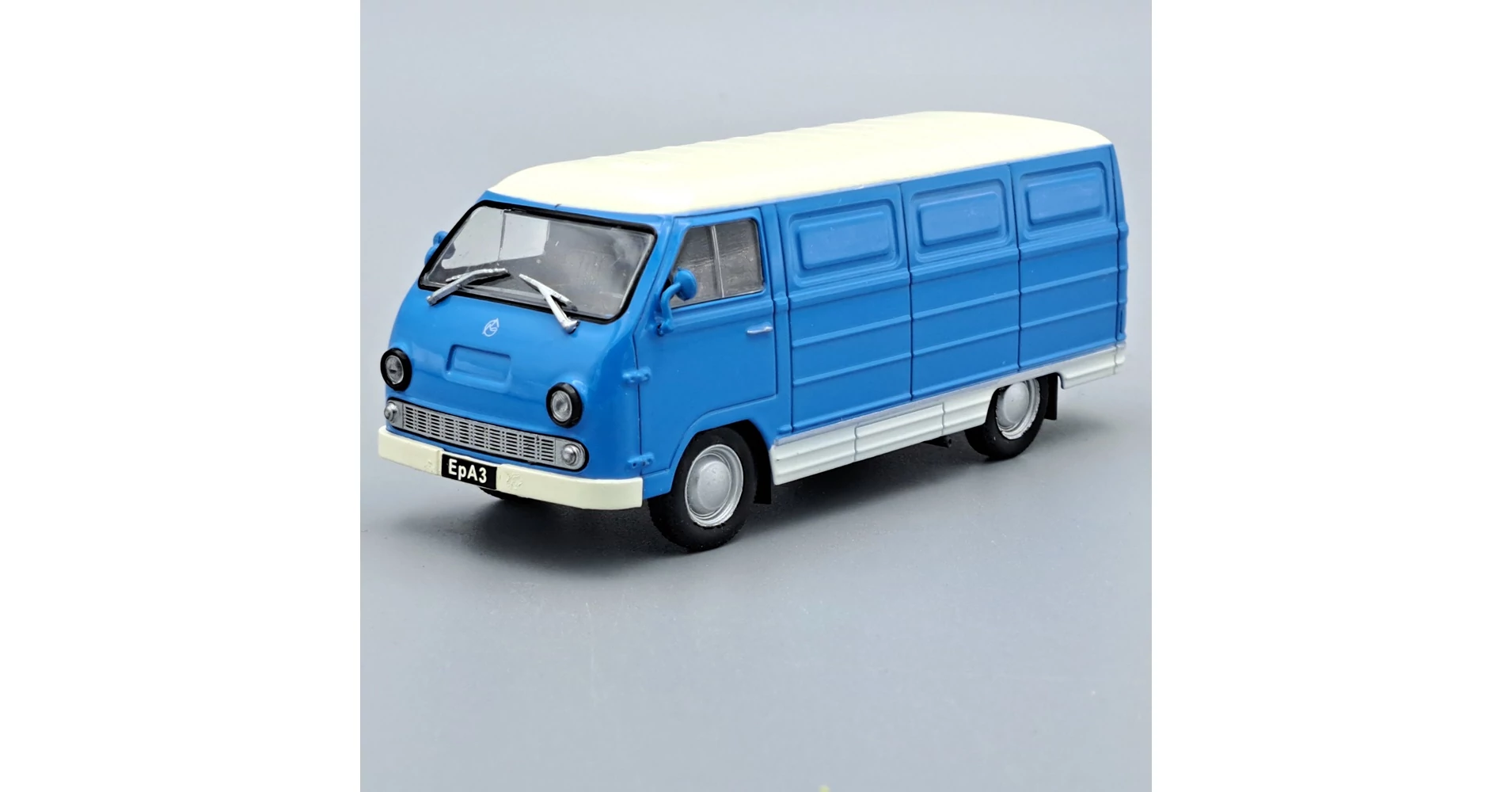 Eraz-762V egy 1:43 fém modell autó méretarányos kivitelben