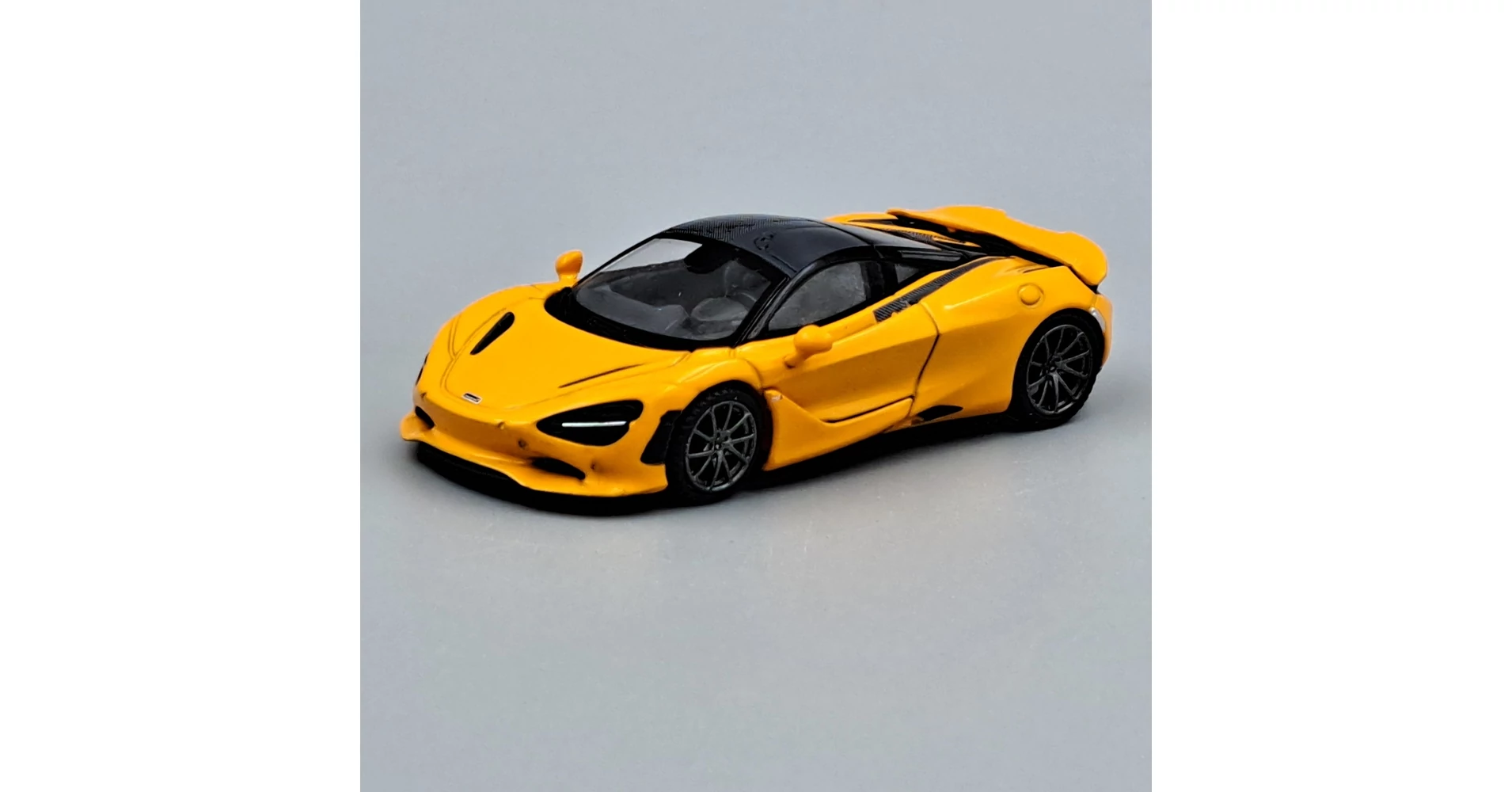 McLaren 750s 2024 1:64 mini GT 814 – gyűjtői modell