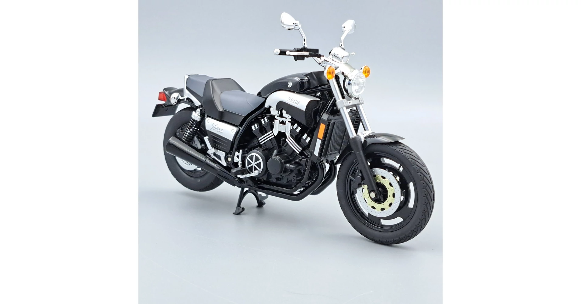 Yamaha V-Max 1:12 motor modell - Játék és Ajándék webáruház és üzlet ...