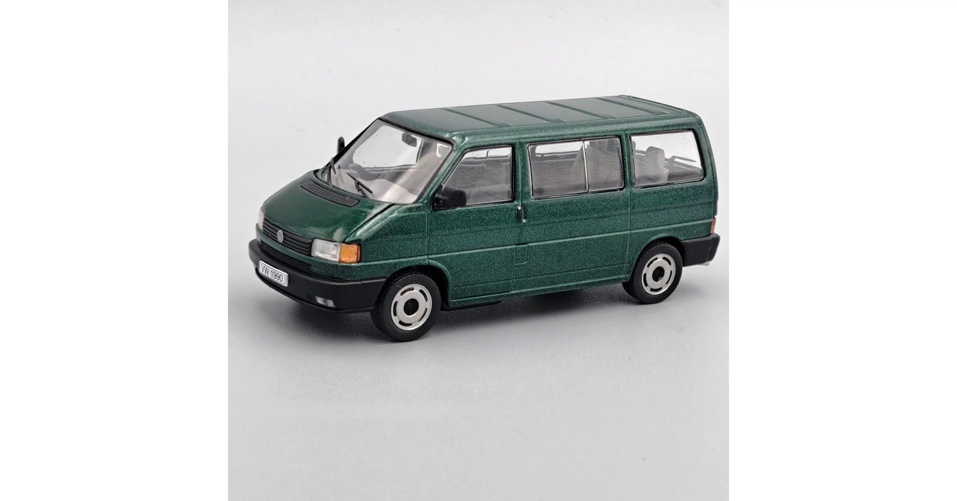Volkswagen T4 Multivan 1990 1:43 fém modell autó IXO minőség