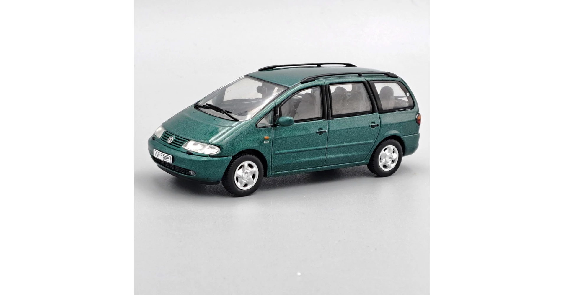 Volkswagen Sharan 1995 1:43 fém modell autó IXO minőség