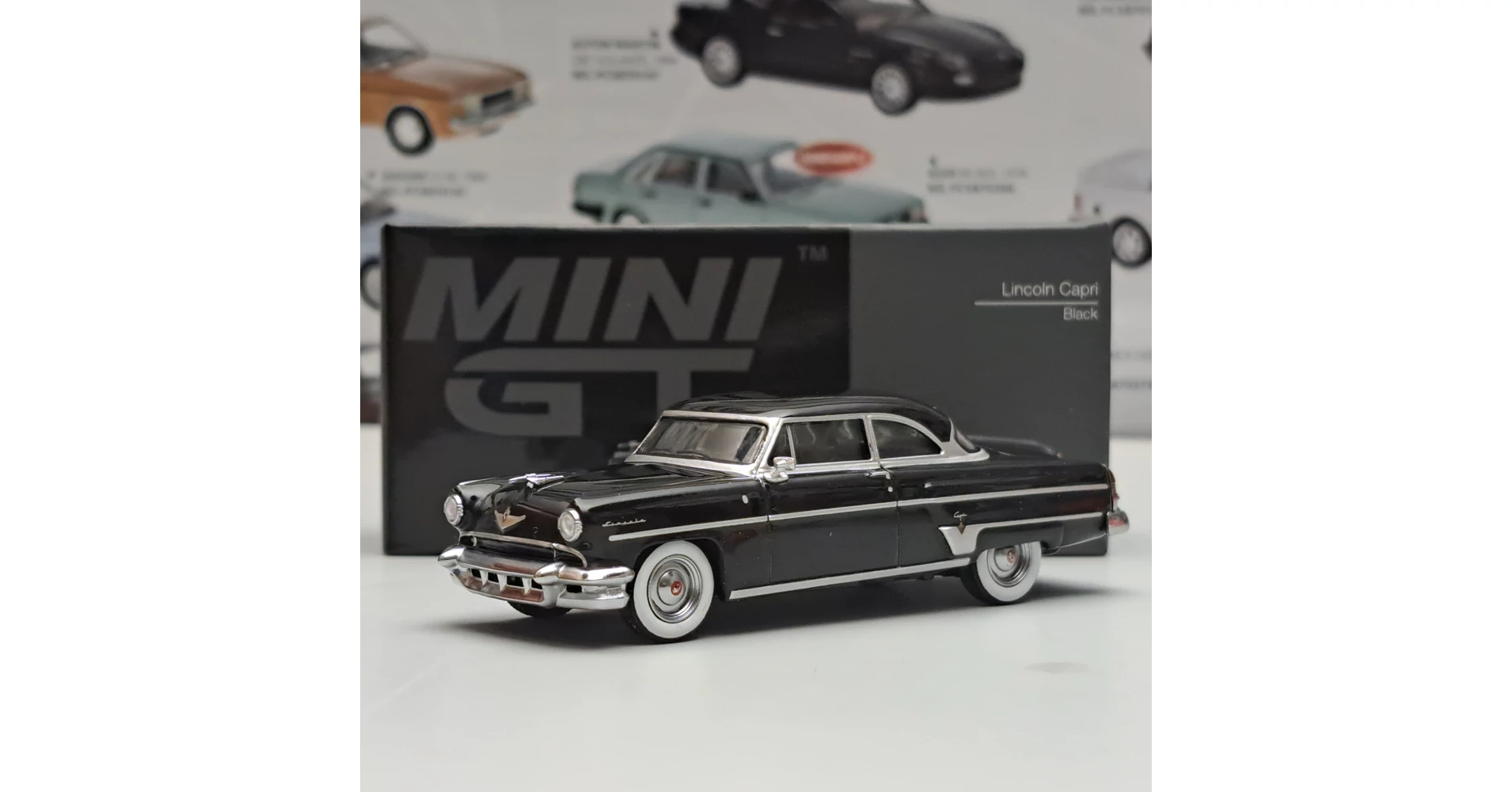 Lincoln Capri 1:64 Mini GT 448 – gyűjtői modell