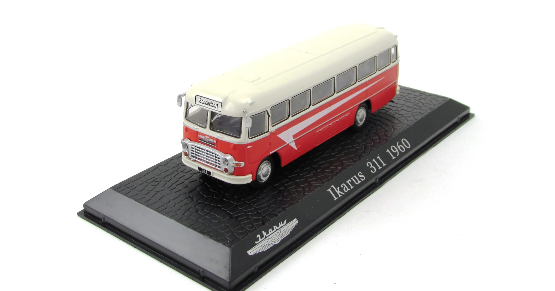 Ikarus 311 autóbusz modell 1:72-es méretarányban.
