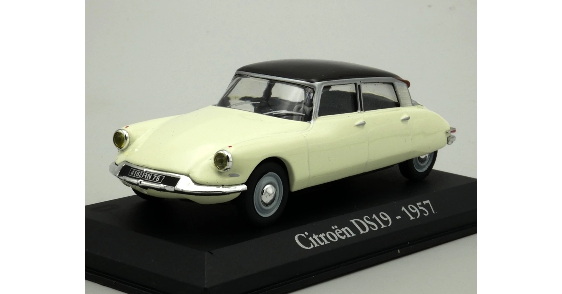 Citroen DS19 - 1957 fém modell autó méretarányos kivitelben.