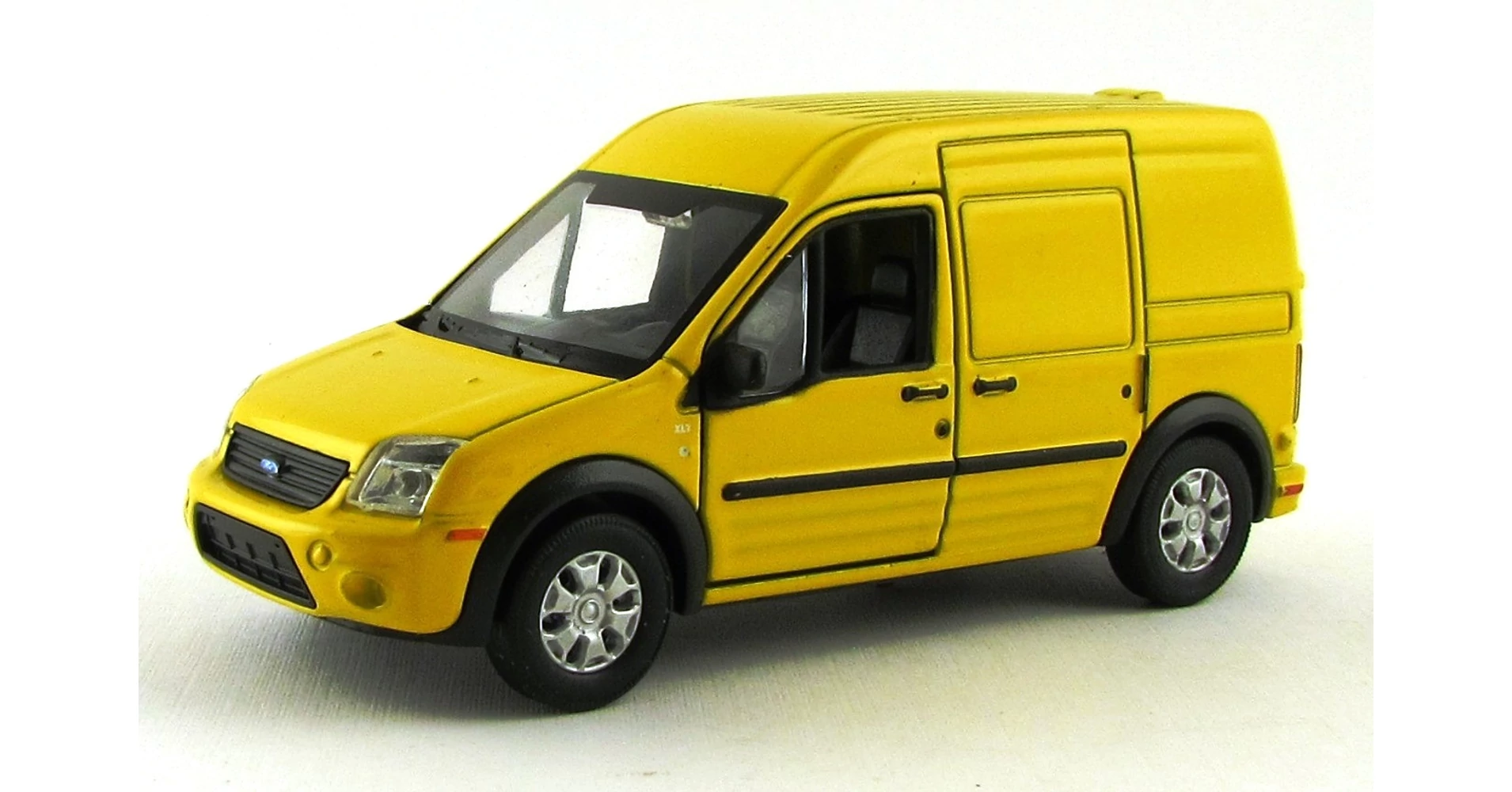 A Ford Transit Connect egy 1:36 méretarányú modellautó.