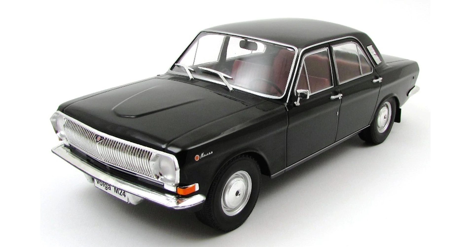 Volga M24 1:18 méretarányú autómodell.