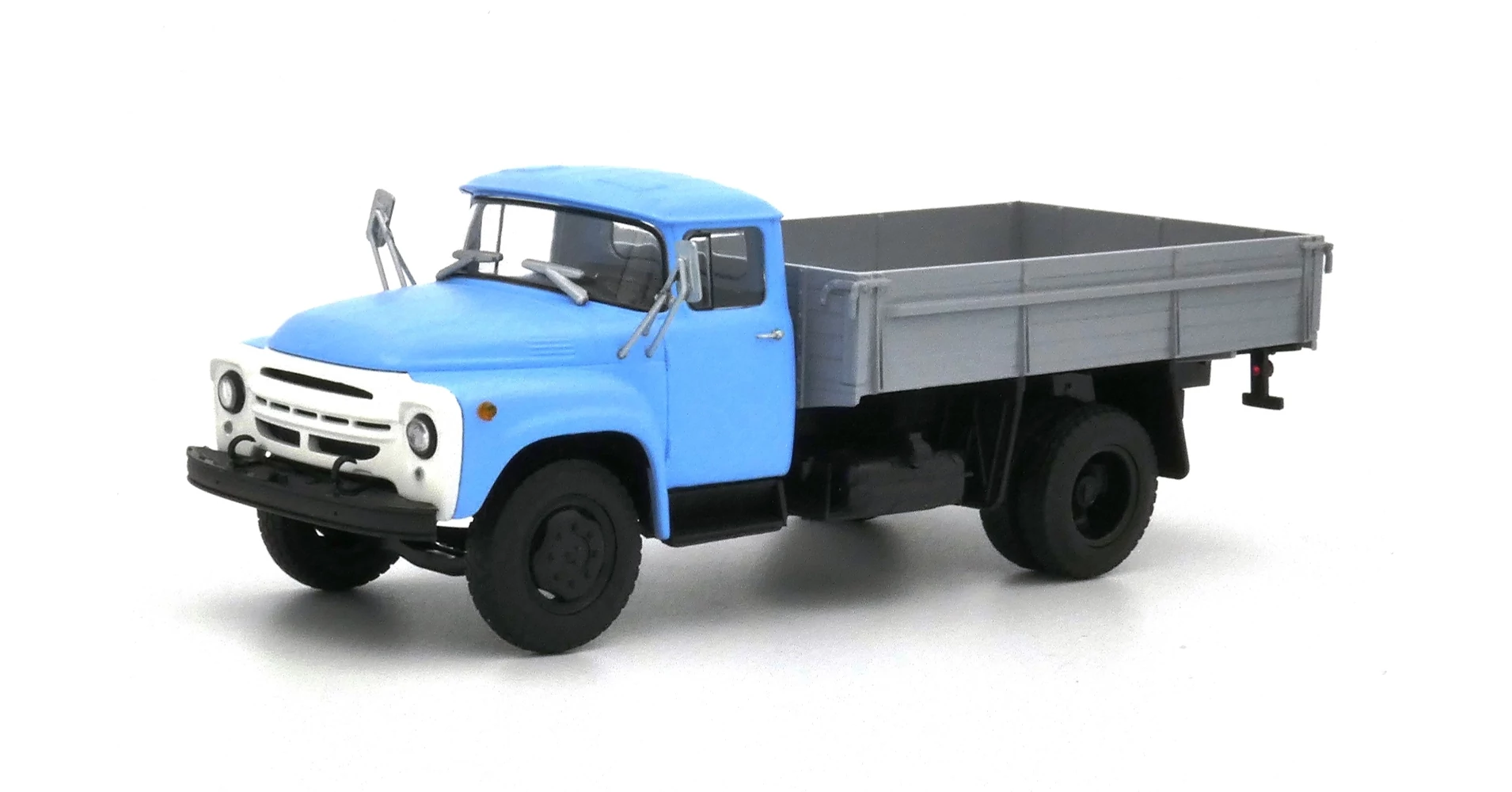 A Zil 130 tehergépkocsi egy 1:43 méretarányú modell.