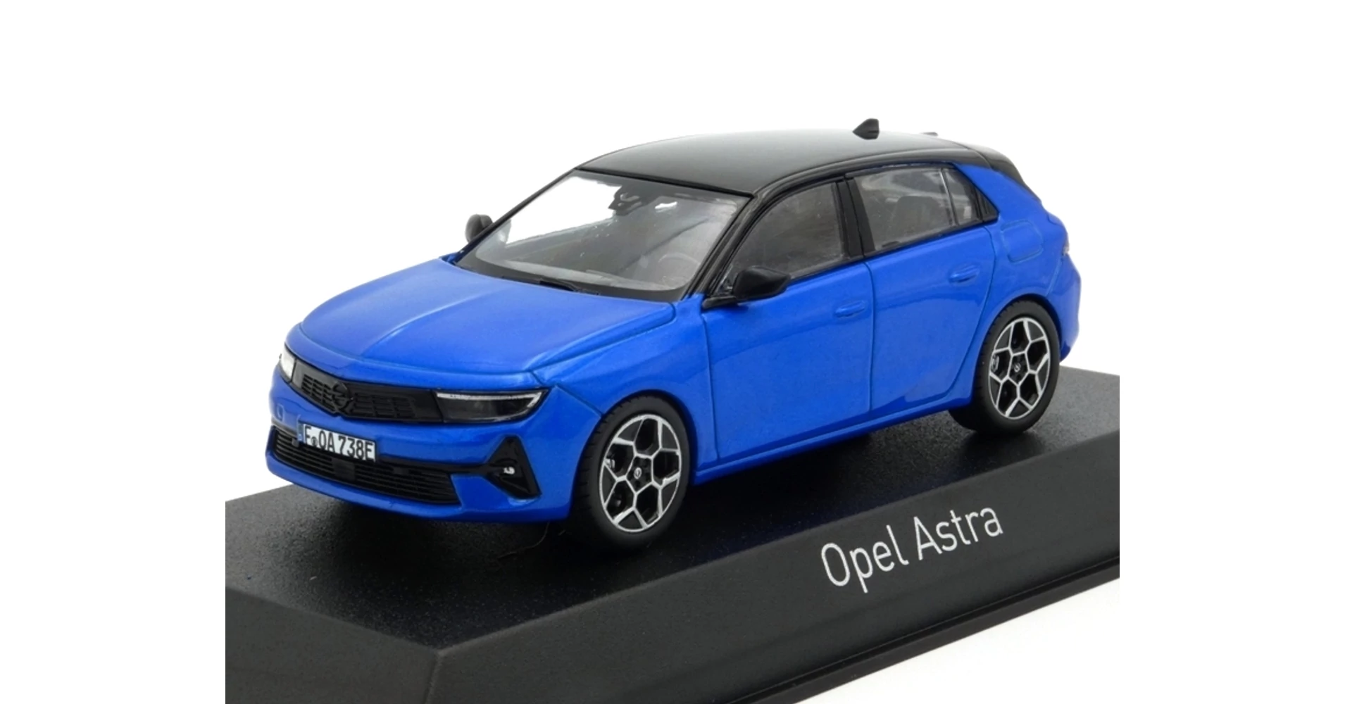 Az Opel Astra 2022 egy 1:43 méretarányú modell autó.