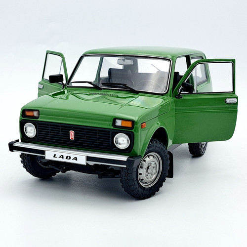 Lada Níva 1980 modell autó méretarányos kivitelben