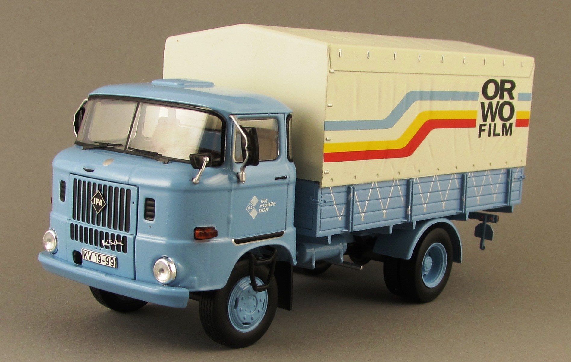 Az IFA W50 L 1973 egy 1:43 méretarányú modellautó
