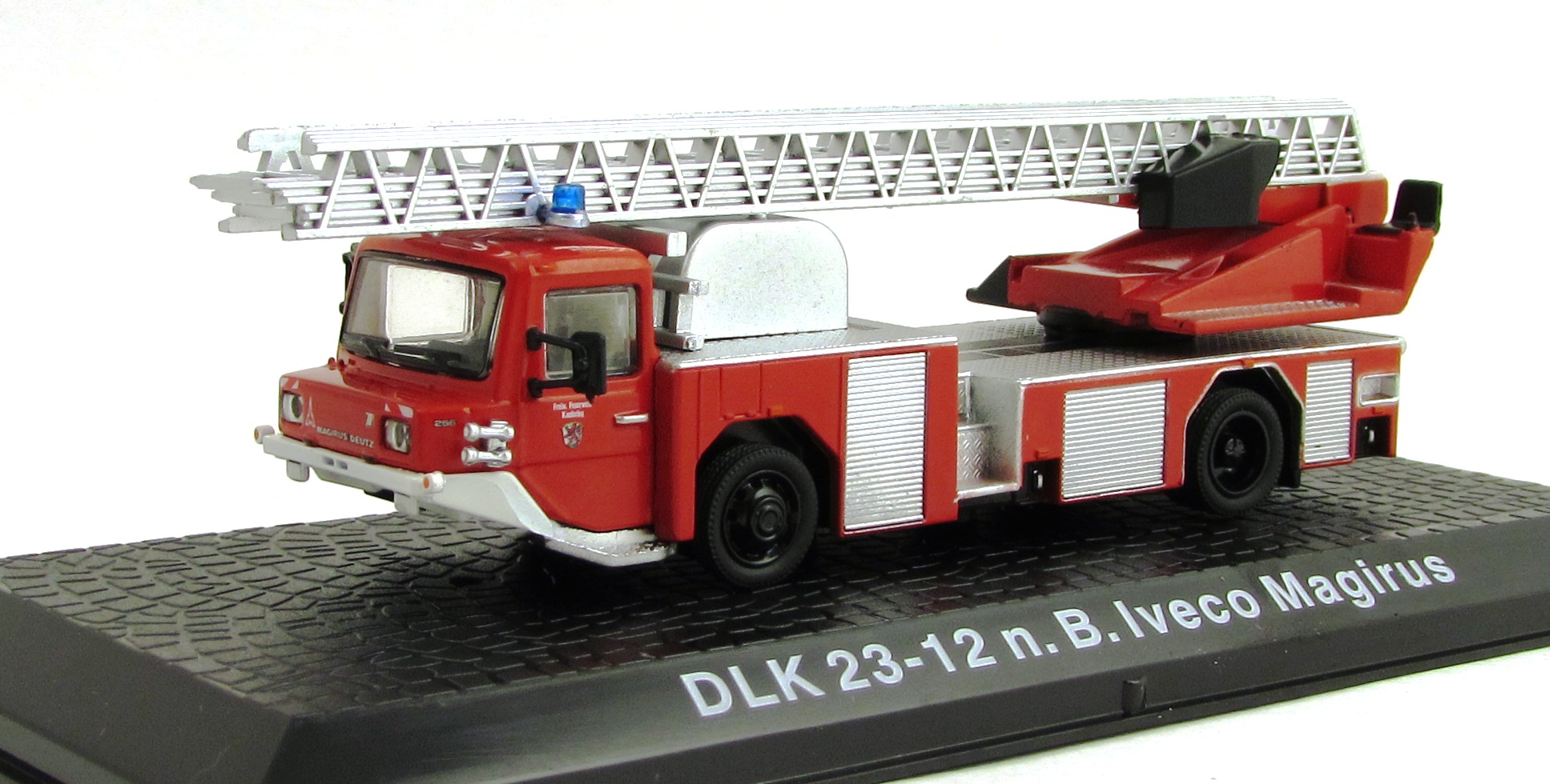 DLK 23-12 n. B. Iveco Magirus 1:72 méretarányú tűzoltó.